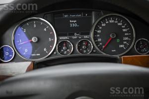 Black Volkswagen Touareg 2008 in Riga, with an engine capacity of 3.00 L and mileage of 306 thousand km for 6500 €, photo 19 on AUTOMOTO.COM.LV