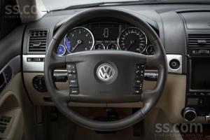 Black Volkswagen Touareg 2008 in Riga, with an engine capacity of 3.00 L and mileage of 306 thousand km for 6500 €, photo 22 on AUTOMOTO.COM.LV