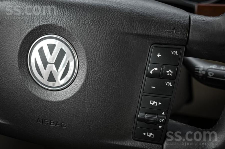 Black Volkswagen Touareg 2008 in Riga, with an engine capacity of 3.00 L and mileage of 306 thousand km for 6500 €, photo 23 on AUTOMOTO.COM.LV