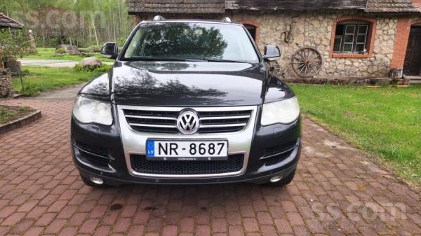 Black Volkswagen Touareg 2008 in Riga, with an engine capacity of 3.00 L and mileage of 392 thousand km for 4900 €, photo 6 on AUTOMOTO.COM.LV