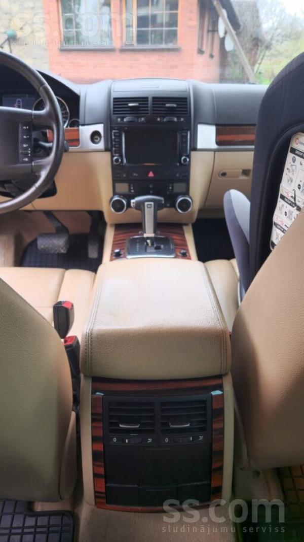 Black Volkswagen Touareg 2008 in Riga, with an engine capacity of 3.00 L and mileage of 392 thousand km for 4900 €, photo 10 on AUTOMOTO.COM.LV