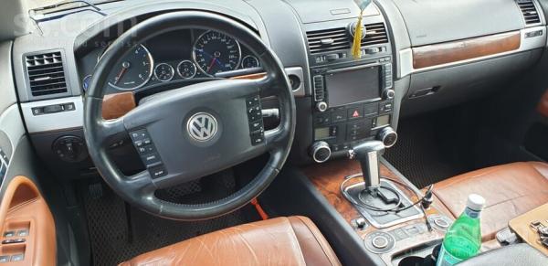 Melns Volkswagen Touareg 2008 Rīga, ar dzinēja tilpumu 3.00 L un nobraukumu 413 tūkst. km par 2000 €, foto 4 vietnē AUTOMOTO.COM.LV
