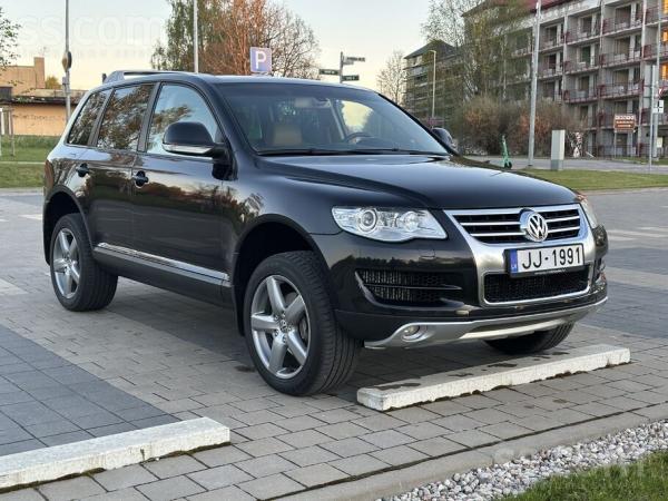 Черный Фольксваген Туарег 2008 в Цесис, объемом двигателя 3.00 л и пробегом 341 тыс. км за 8495 €, фото 1 на AUTOMOTO.COM.LV