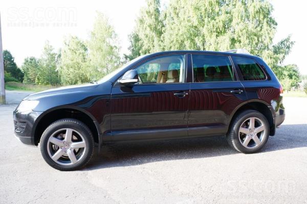 Black Volkswagen Touareg 2008 in Cesis, with an engine capacity of 3.00 L and mileage of 345 thousand km for 7295 €, photo 6 on AUTOMOTO.COM.LV