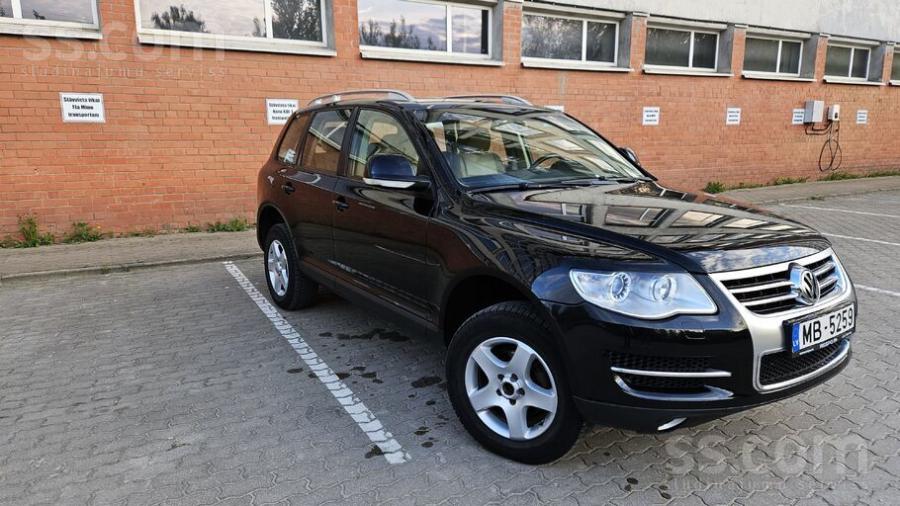 Melns Volkswagen Touareg 2008 Rīga, ar dzinēja tilpumu 2.50 L un nobraukumu 250 tūkst. km par 3900 €, foto 3 vietnē AUTOMOTO.COM.LV