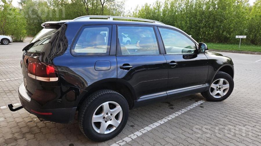 Melns Volkswagen Touareg 2008 Rīga, ar dzinēja tilpumu 2.50 L un nobraukumu 250 tūkst. km par 3900 €, foto 5 vietnē AUTOMOTO.COM.LV