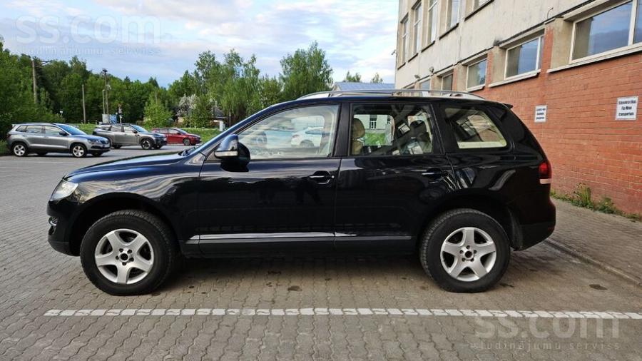Melns Volkswagen Touareg 2008 Rīga, ar dzinēja tilpumu 2.50 L un nobraukumu 250 tūkst. km par 3900 €, foto 6 vietnē AUTOMOTO.COM.LV