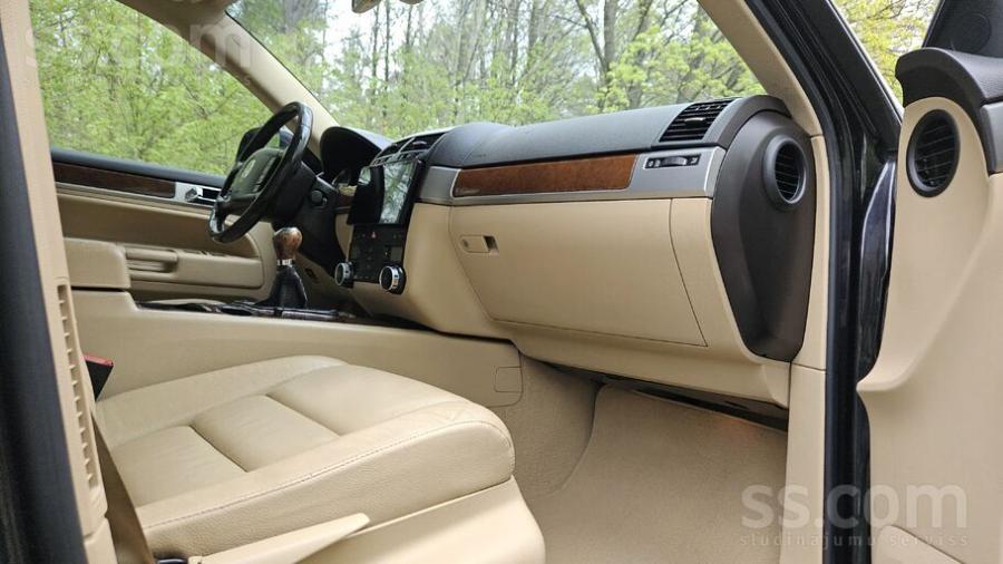 Melns Volkswagen Touareg 2008 Rīga, ar dzinēja tilpumu 2.50 L un nobraukumu 250 tūkst. km par 3900 €, foto 11 vietnē AUTOMOTO.COM.LV