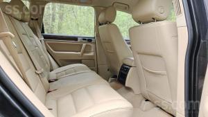 Melns Volkswagen Touareg 2008 Rīga, ar dzinēja tilpumu 2.50 L un nobraukumu 250 tūkst. km par 3900 €, foto 12 vietnē AUTOMOTO.COM.LV