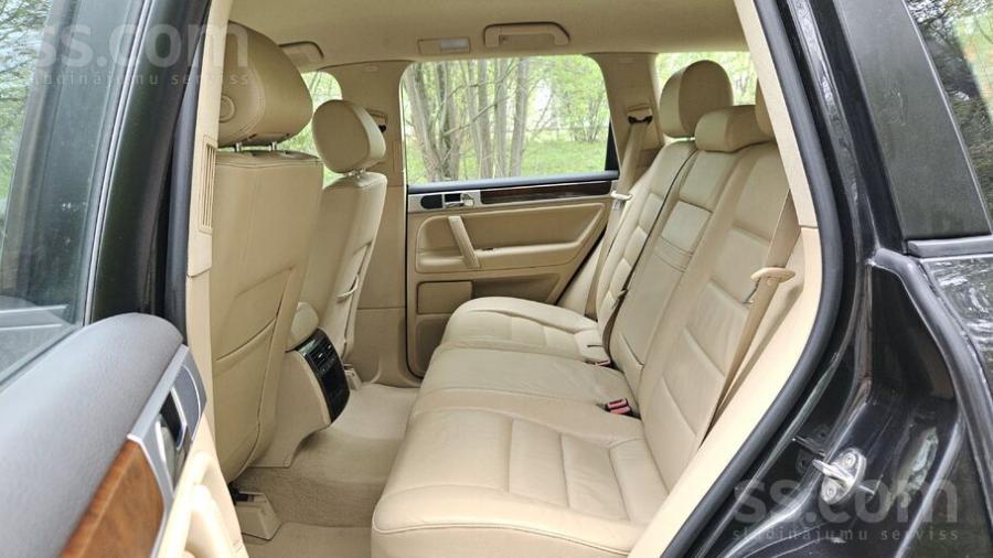 Melns Volkswagen Touareg 2008 Rīga, ar dzinēja tilpumu 2.50 L un nobraukumu 250 tūkst. km par 3900 €, foto 13 vietnē AUTOMOTO.COM.LV