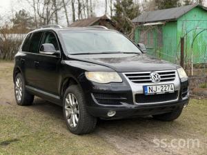 Melns Volkswagen Touareg 2008 Rīga, ar dzinēja tilpumu 3.00 L un nobraukumu 300 tūkst. km par 4500 €, foto 3 vietnē AUTOMOTO.COM.LV