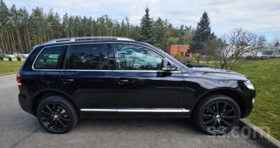 Melns Volkswagen Touareg 2008 Daugavpils, ar dzinēja tilpumu 3.00 L un nobraukumu 308 tūkst. km par 7300 €, foto 3 vietnē AUTOMOTO.COM.LV