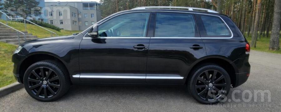 Melns Volkswagen Touareg 2008 Daugavpils, ar dzinēja tilpumu 3.00 L un nobraukumu 308 tūkst. km par 7300 €, foto 5 vietnē AUTOMOTO.COM.LV
