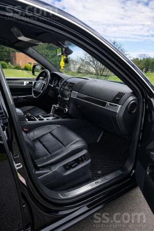 Melns Volkswagen Touareg 2008 Daugavpils, ar dzinēja tilpumu 3.00 L un nobraukumu 308 tūkst. km par 7300 €, foto 6 vietnē AUTOMOTO.COM.LV