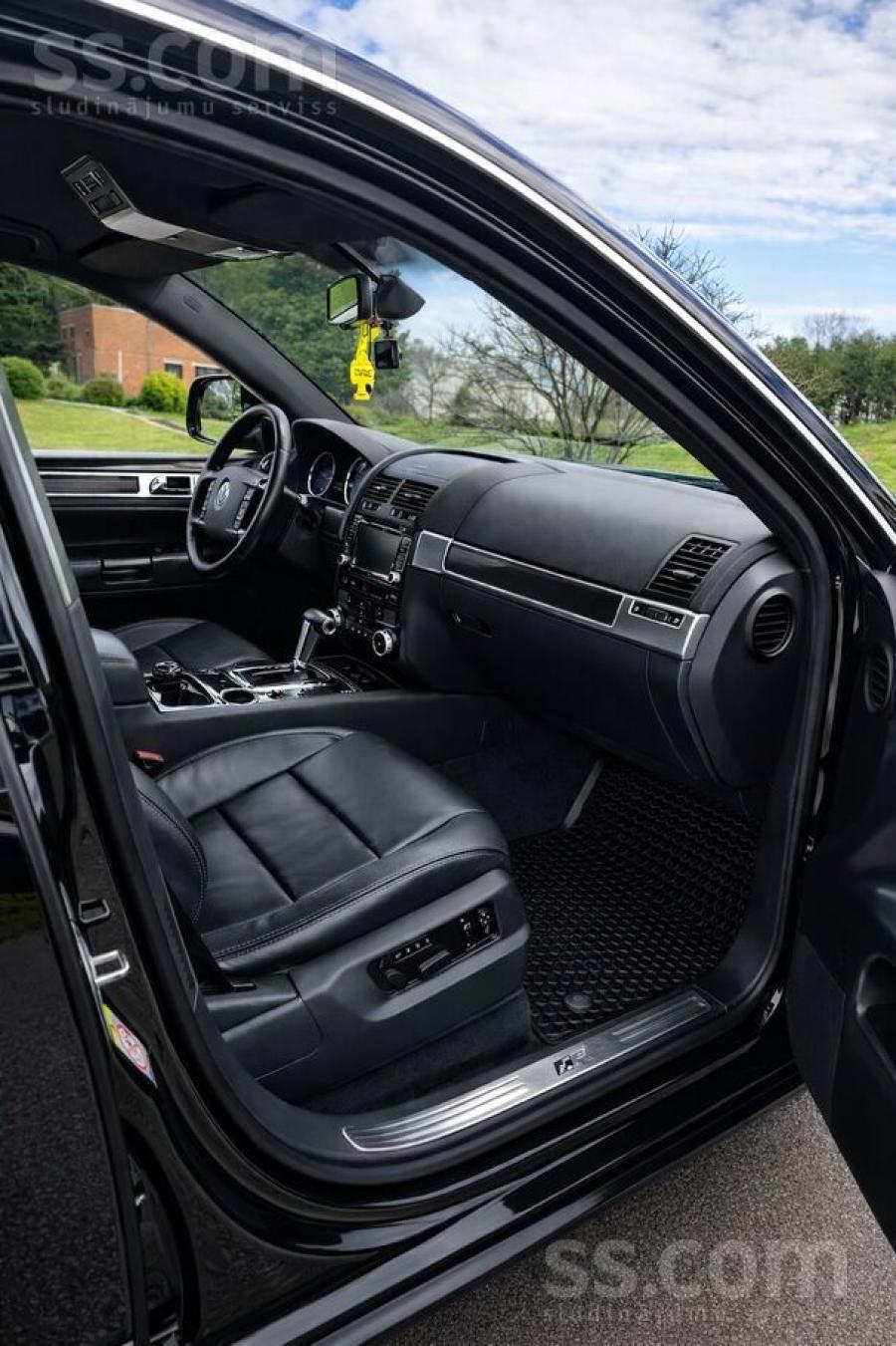 Melns Volkswagen Touareg 2008 Daugavpils, ar dzinēja tilpumu 3.00 L un nobraukumu 308 tūkst. km par 7300 €, foto 6 vietnē AUTOMOTO.COM.LV