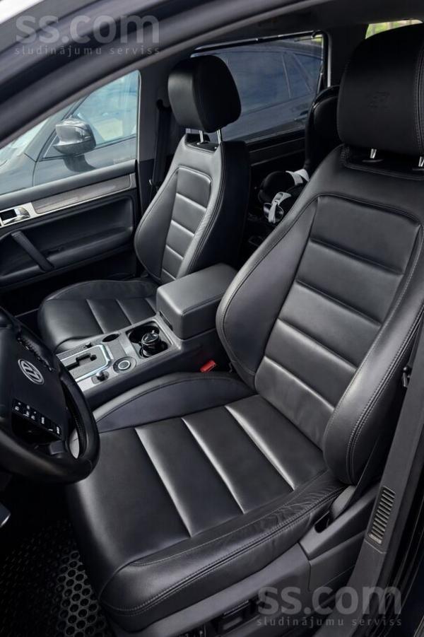 Black Volkswagen Touareg 2008 in Daugavpils, with an engine capacity of 3.00 L and mileage of 308 thousand km for 7300 €, photo 7 on AUTOMOTO.COM.LV