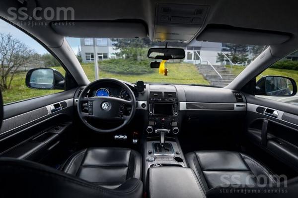 Black Volkswagen Touareg 2008 in Daugavpils, with an engine capacity of 3.00 L and mileage of 308 thousand km for 7300 €, photo 8 on AUTOMOTO.COM.LV