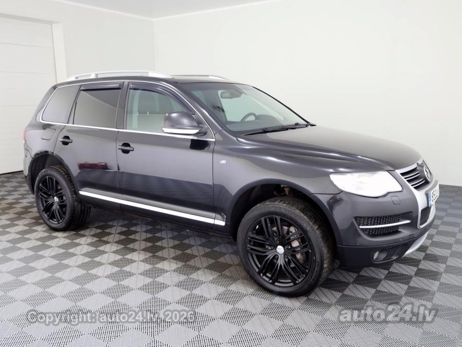 Melns Volkswagen Touareg 2008 Tallina, ar dzinēja tilpumu 3.00 L un nobraukumu 328 tūkst. km par 3499 €, foto 1 vietnē AUTOMOTO.COM.LV