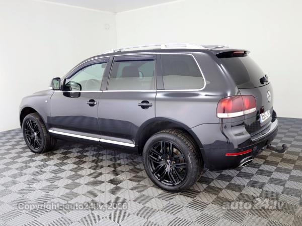 Melns Volkswagen Touareg 2008 Tallina, ar dzinēja tilpumu 3.00 L un nobraukumu 328 tūkst. km par 3499 €, foto 4 vietnē AUTOMOTO.COM.LV