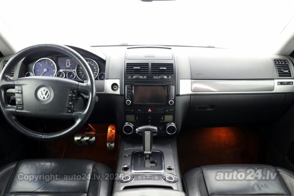 Melns Volkswagen Touareg 2008 Tallina, ar dzinēja tilpumu 3.00 L un nobraukumu 328 tūkst. km par 3499 €, foto 5 vietnē AUTOMOTO.COM.LV