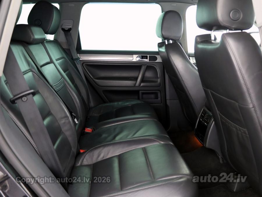 Melns Volkswagen Touareg 2008 Tallina, ar dzinēja tilpumu 3.00 L un nobraukumu 328 tūkst. km par 3499 €, foto 8 vietnē AUTOMOTO.COM.LV