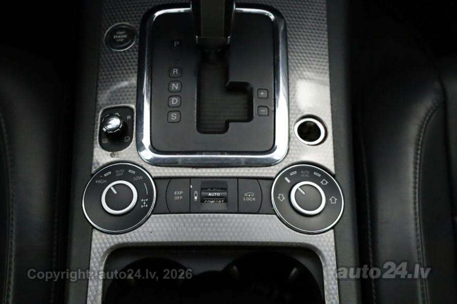 Melns Volkswagen Touareg 2008 Tallina, ar dzinēja tilpumu 3.00 L un nobraukumu 328 tūkst. km par 3499 €, foto 10 vietnē AUTOMOTO.COM.LV