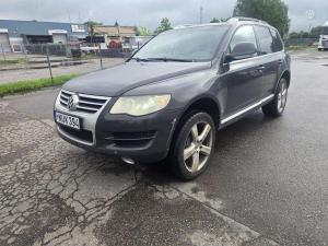 Melns Volkswagen Touareg 2008 Viļņa, ar dzinēja tilpumu 2.97 L un nobraukumu 430 tūkst. km par 2800 €, foto 4 vietnē AUTOMOTO.COM.LV