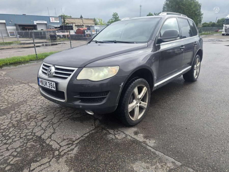 Melns Volkswagen Touareg 2008 Viļņa, ar dzinēja tilpumu 2.97 L un nobraukumu 430 tūkst. km par 2800 €, foto 4 vietnē AUTOMOTO.COM.LV
