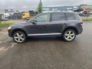 Melns Volkswagen Touareg 2008 Viļņa, ar dzinēja tilpumu 2.97 L un nobraukumu 430 tūkst. km par 2800 €, foto 5 vietnē AUTOMOTO.COM.LV