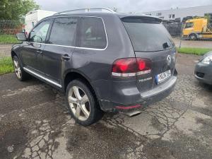 Melns Volkswagen Touareg 2008 Viļņa, ar dzinēja tilpumu 2.97 L un nobraukumu 430 tūkst. km par 2800 €, foto 6 vietnē AUTOMOTO.COM.LV