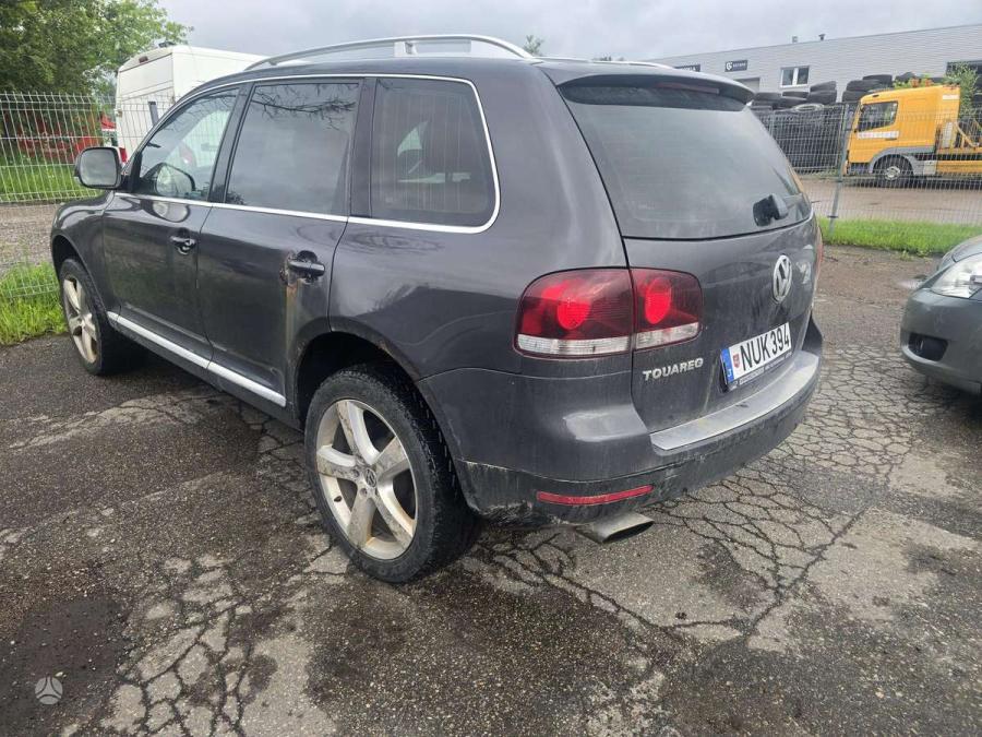 Melns Volkswagen Touareg 2008 Viļņa, ar dzinēja tilpumu 2.97 L un nobraukumu 430 tūkst. km par 2800 €, foto 6 vietnē AUTOMOTO.COM.LV