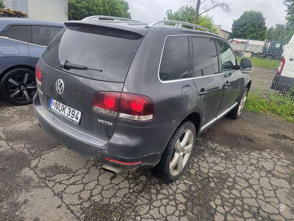 Melns Volkswagen Touareg 2008 Viļņa, ar dzinēja tilpumu 2.97 L un nobraukumu 430 tūkst. km par 2800 €, foto 7 vietnē AUTOMOTO.COM.LV