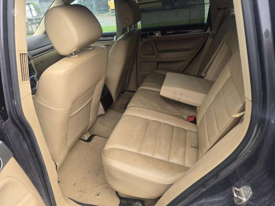 Melns Volkswagen Touareg 2008 Viļņa, ar dzinēja tilpumu 2.97 L un nobraukumu 430 tūkst. km par 2800 €, foto 11 vietnē AUTOMOTO.COM.LV
