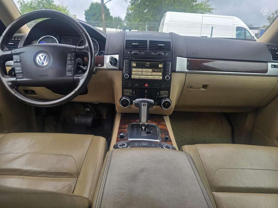 Melns Volkswagen Touareg 2008 Viļņa, ar dzinēja tilpumu 2.97 L un nobraukumu 430 tūkst. km par 2800 €, foto 12 vietnē AUTOMOTO.COM.LV