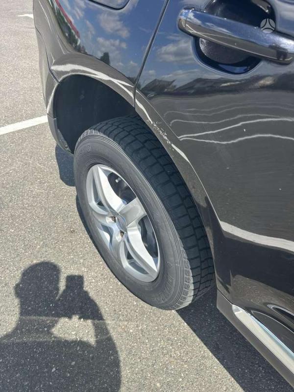 Black Volkswagen Touareg 2008 in Utena, with an engine capacity of 2.97 L and mileage of 305 thousand km for 4500 €, photo 2 on AUTOMOTO.COM.LV