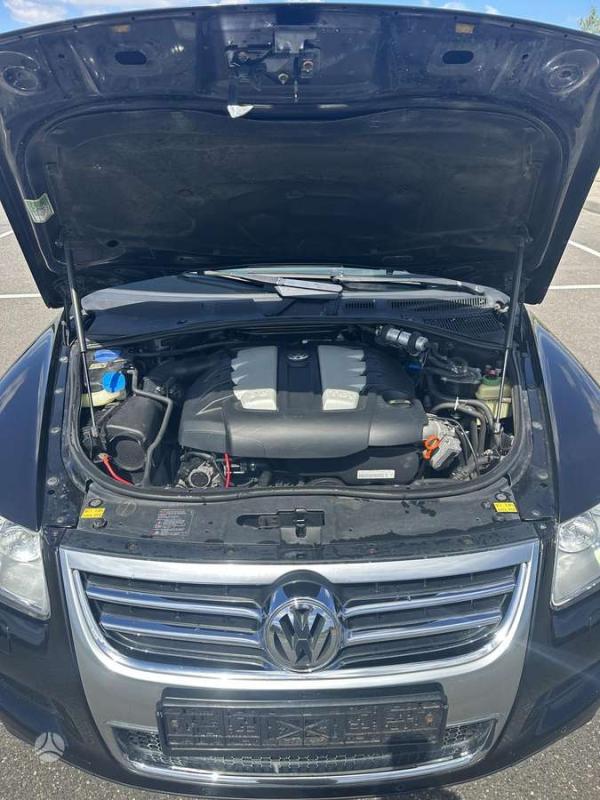Black Volkswagen Touareg 2008 in Utena, with an engine capacity of 2.97 L and mileage of 305 thousand km for 4500 €, photo 6 on AUTOMOTO.COM.LV