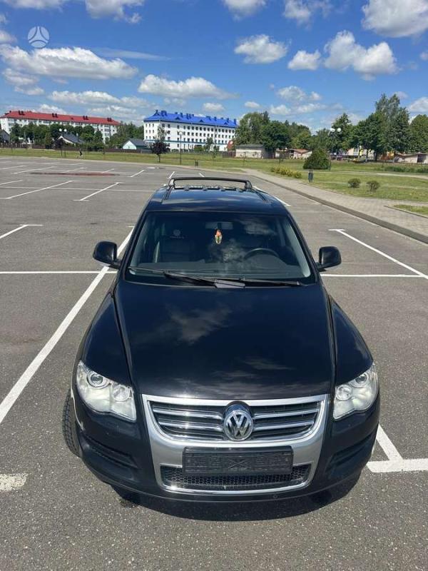 Black Volkswagen Touareg 2008 in Utena, with an engine capacity of 2.97 L and mileage of 305 thousand km for 4500 €, photo 7 on AUTOMOTO.COM.LV