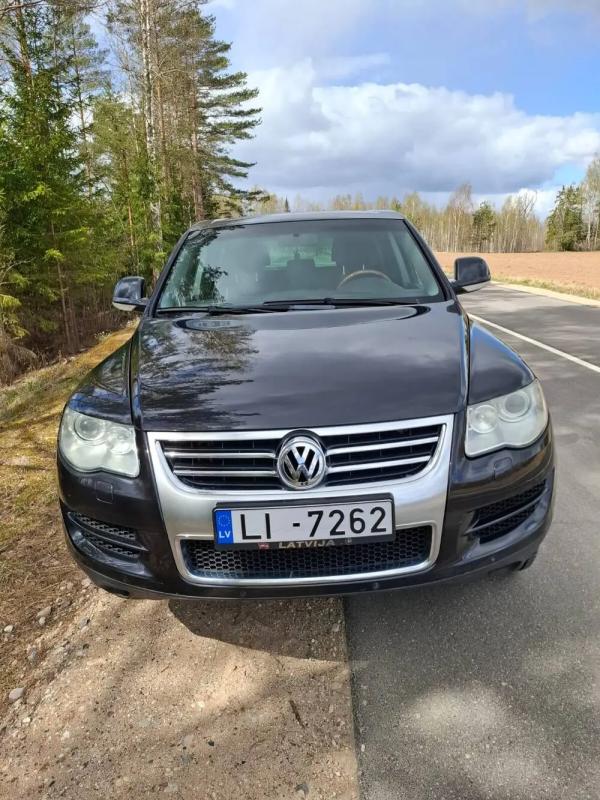 Melns Volkswagen Touareg 2008 Rīga, ar dzinēja tilpumu 3.00 L un nobraukumu 260 tūkst. km par 4700 €, foto 2 vietnē AUTOMOTO.COM.LV