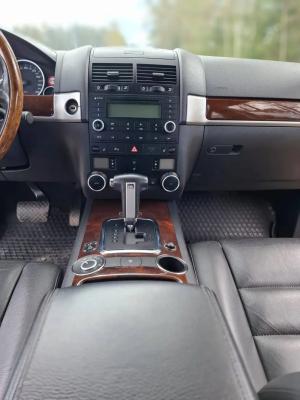 Melns Volkswagen Touareg 2008 Rīga, ar dzinēja tilpumu 3.00 L un nobraukumu 260 tūkst. km par 4700 €, foto 12 vietnē AUTOMOTO.COM.LV