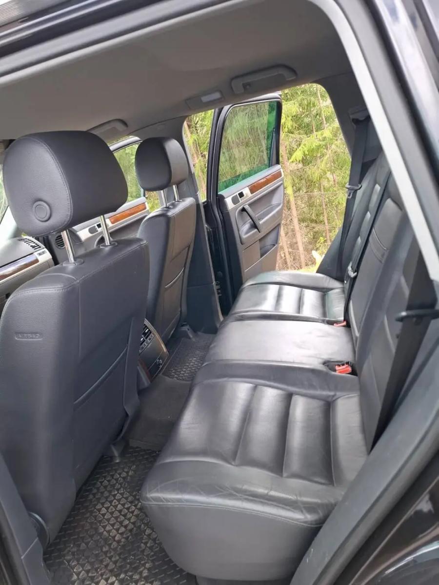 Melns Volkswagen Touareg 2008 Rīga, ar dzinēja tilpumu 3.00 L un nobraukumu 260 tūkst. km par 4700 €, foto 15 vietnē AUTOMOTO.COM.LV
