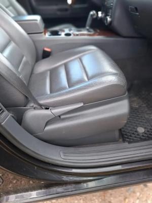 Melns Volkswagen Touareg 2008 Rīga, ar dzinēja tilpumu 3.00 L un nobraukumu 260 tūkst. km par 4700 €, foto 16 vietnē AUTOMOTO.COM.LV