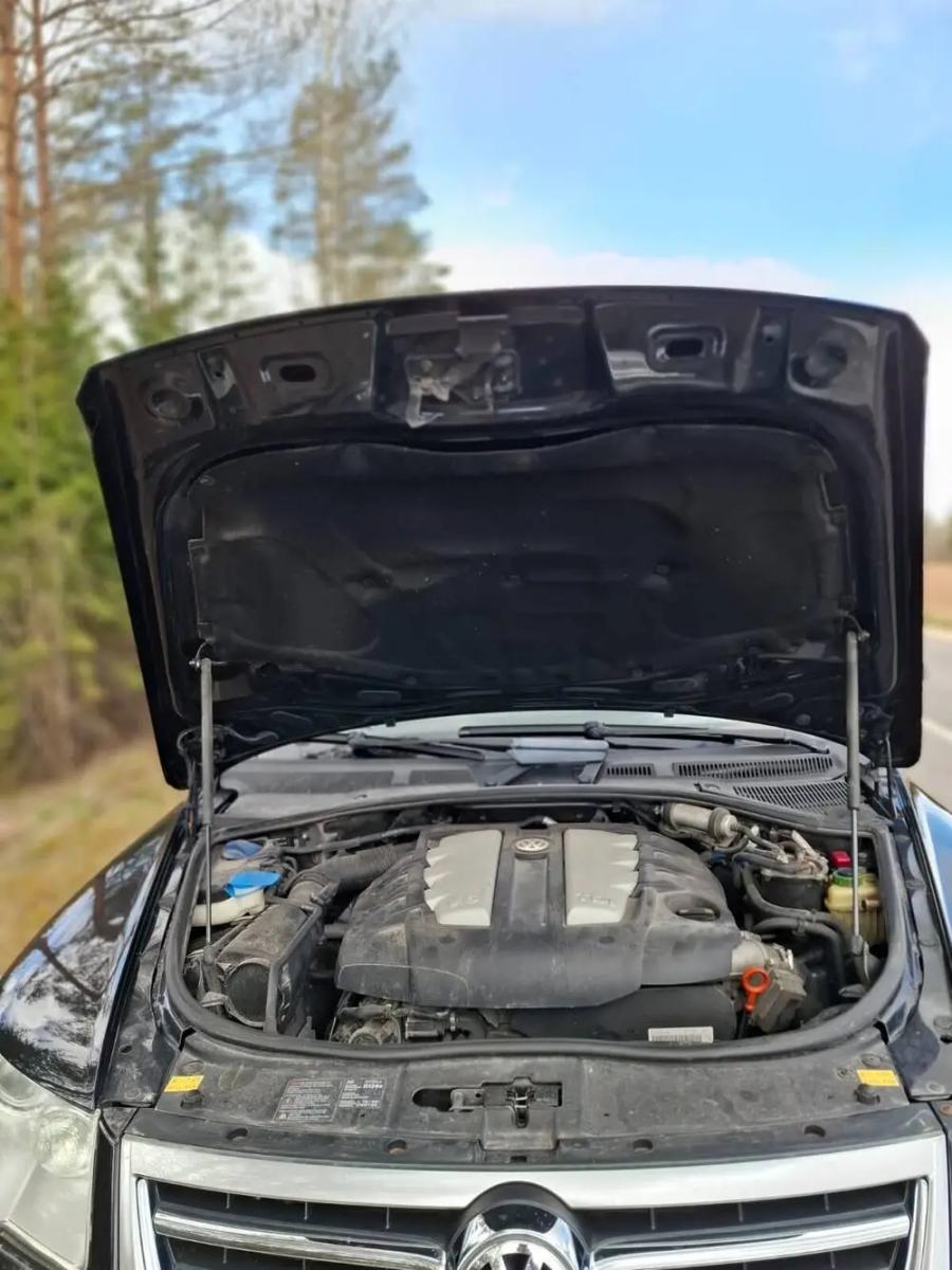 Melns Volkswagen Touareg 2008 Rīga, ar dzinēja tilpumu 3.00 L un nobraukumu 260 tūkst. km par 4700 €, foto 17 vietnē AUTOMOTO.COM.LV