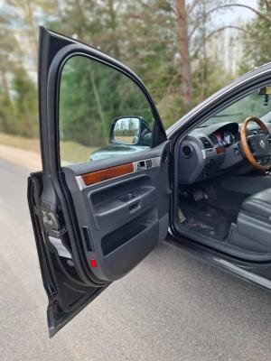 Melns Volkswagen Touareg 2008 Rīga, ar dzinēja tilpumu 3.00 L un nobraukumu 260 tūkst. km par 4700 €, foto 18 vietnē AUTOMOTO.COM.LV