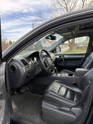 Melns Volkswagen Touareg 2008 Ventspils, ar dzinēja tilpumu 3.00 L un nobraukumu 317 tūkst. km par 4990 €, foto 10 vietnē AUTOMOTO.COM.LV