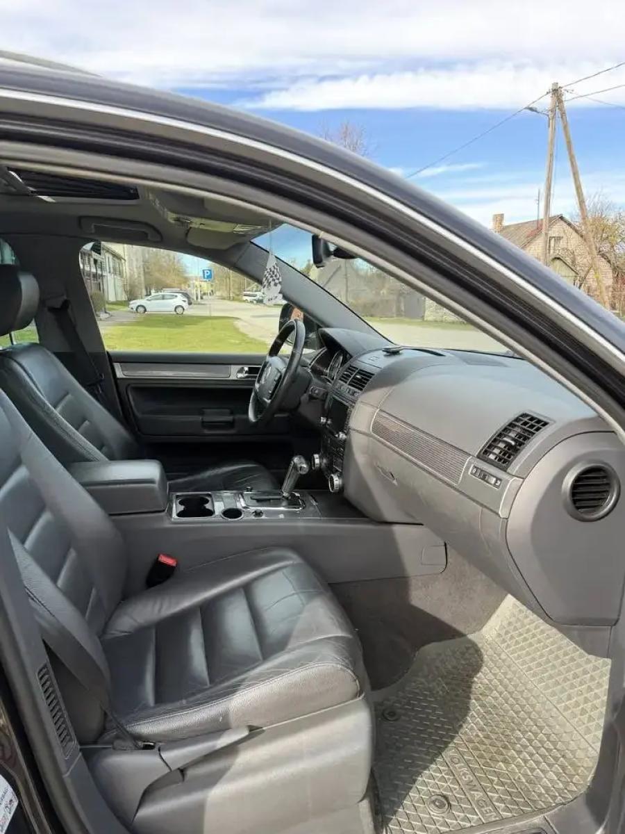 Melns Volkswagen Touareg 2008 Ventspils, ar dzinēja tilpumu 3.00 L un nobraukumu 317 tūkst. km par 4990 €, foto 12 vietnē AUTOMOTO.COM.LV