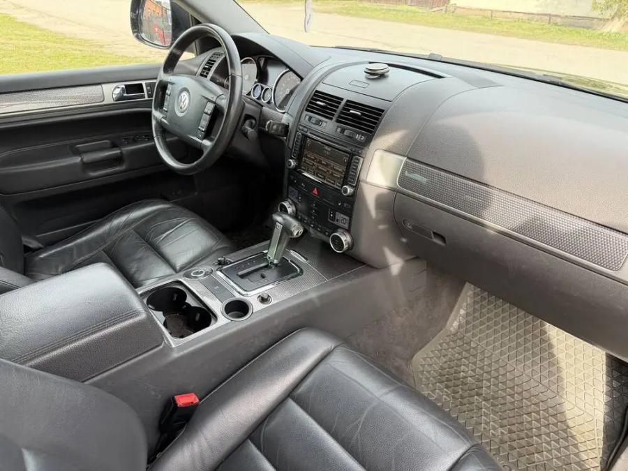 Melns Volkswagen Touareg 2008 Ventspils, ar dzinēja tilpumu 3.00 L un nobraukumu 317 tūkst. km par 4990 €, foto 13 vietnē AUTOMOTO.COM.LV