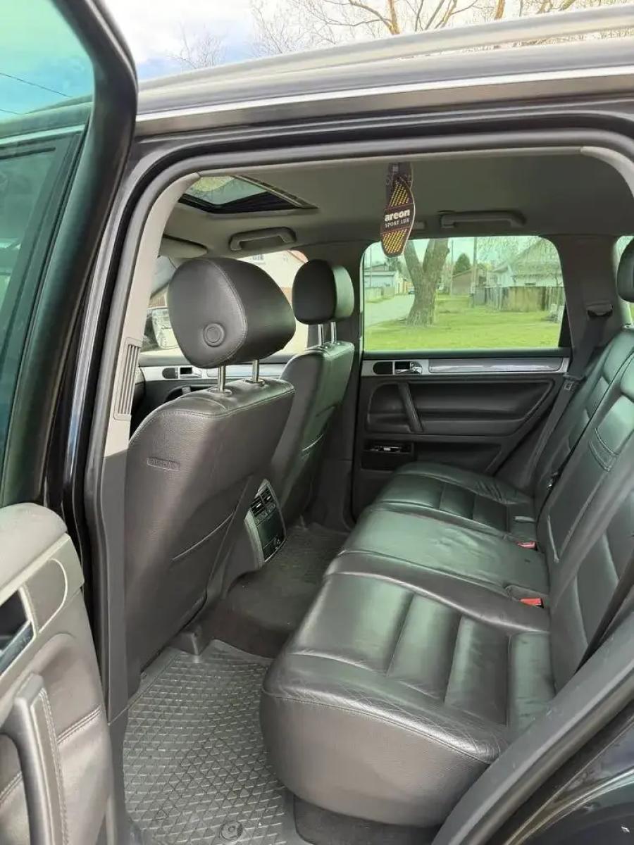 Melns Volkswagen Touareg 2008 Ventspils, ar dzinēja tilpumu 3.00 L un nobraukumu 317 tūkst. km par 4990 €, foto 14 vietnē AUTOMOTO.COM.LV