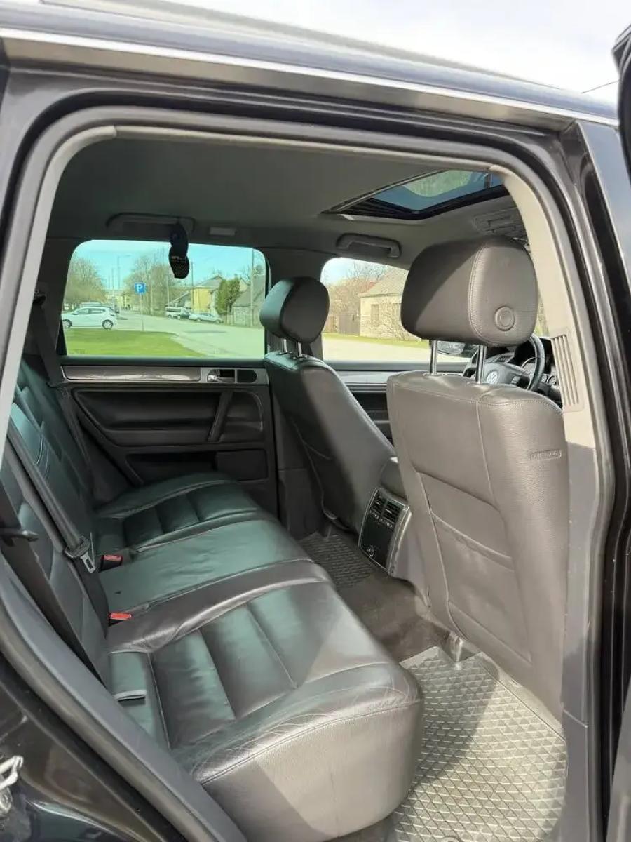 Melns Volkswagen Touareg 2008 Ventspils, ar dzinēja tilpumu 3.00 L un nobraukumu 317 tūkst. km par 4990 €, foto 15 vietnē AUTOMOTO.COM.LV