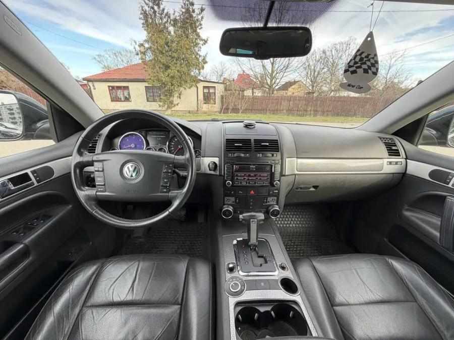 Melns Volkswagen Touareg 2008 Ventspils, ar dzinēja tilpumu 3.00 L un nobraukumu 317 tūkst. km par 4990 €, foto 16 vietnē AUTOMOTO.COM.LV