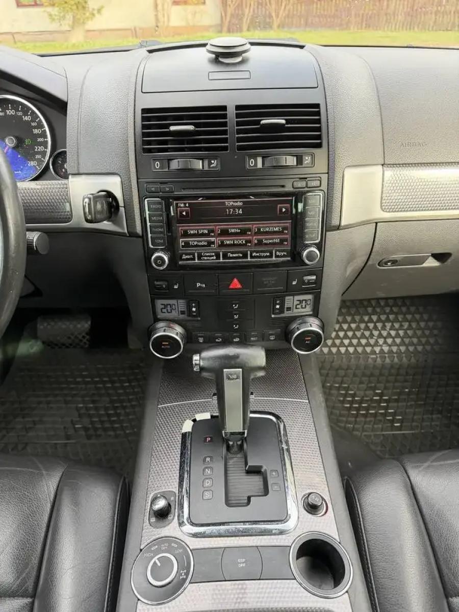 Melns Volkswagen Touareg 2008 Ventspils, ar dzinēja tilpumu 3.00 L un nobraukumu 317 tūkst. km par 4990 €, foto 17 vietnē AUTOMOTO.COM.LV